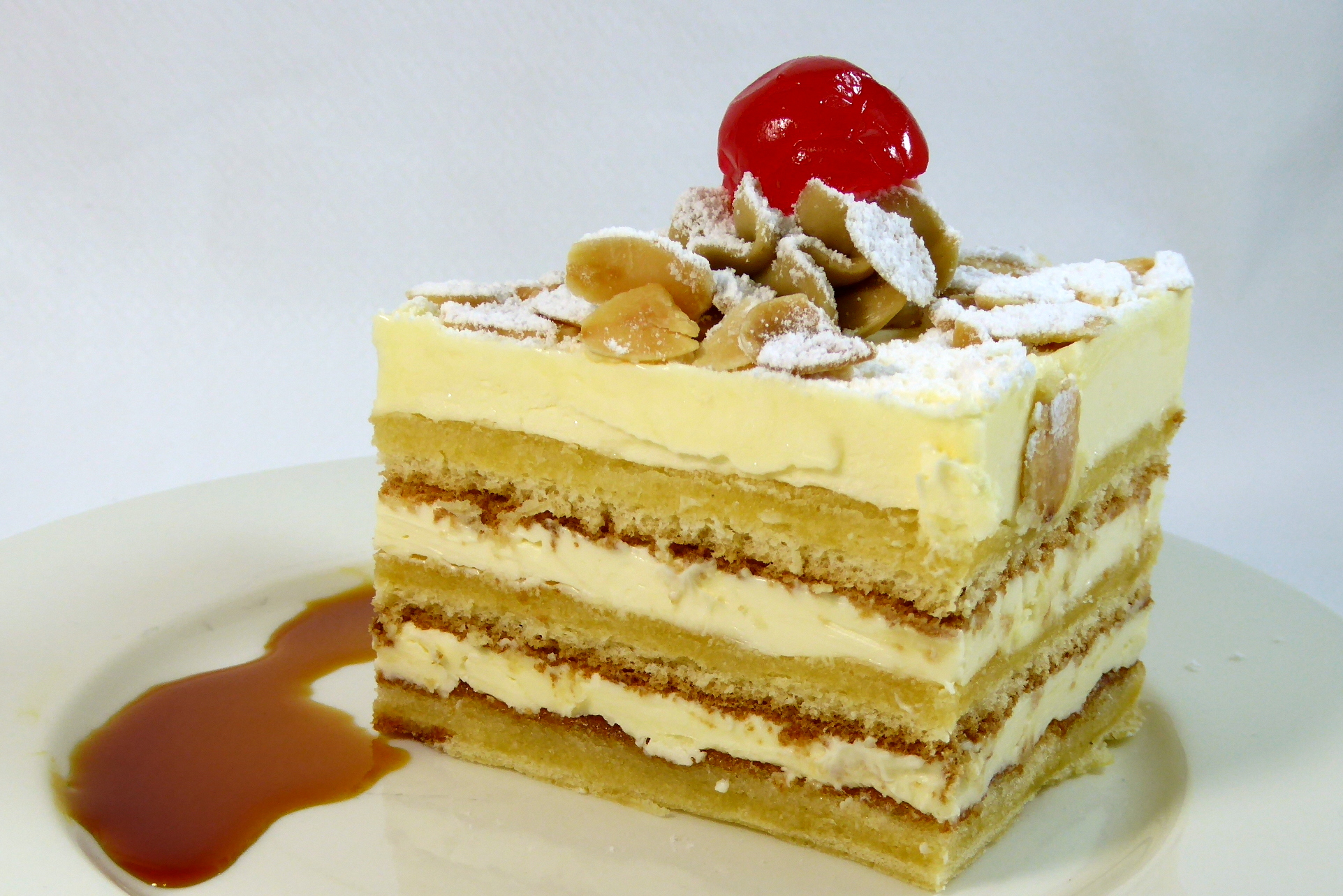 Pastel De Crema De Mantequilla Dorada Con Cinta